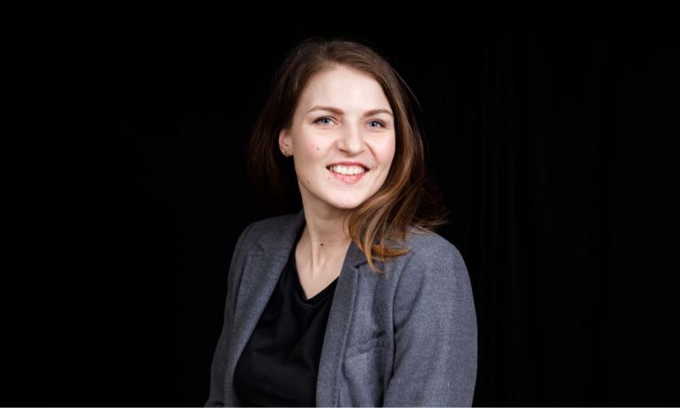 Headshot Pricing Guide: How Much Do Headshots Cost In 2025